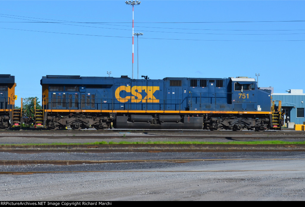 CSX 751